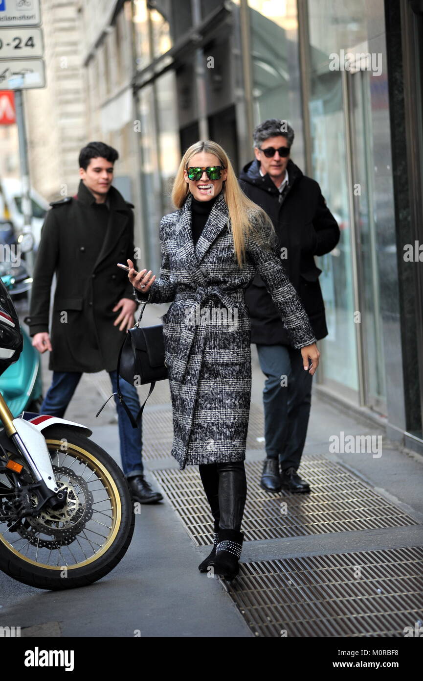Michelle hunziker family in milan -Fotos und -Bildmaterial in hoher ...