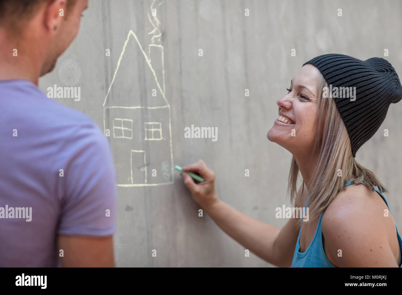 Chalk drawing couple -Fotos und -Bildmaterial in hoher Auflösung – Alamy