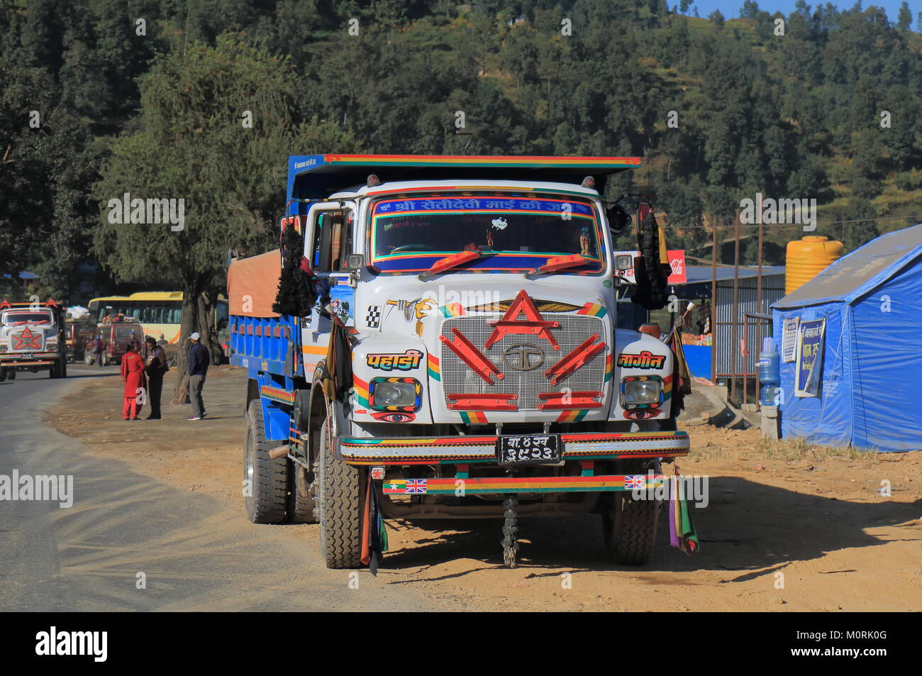 Nepali Dump Truck auf der Straße in Kathmandu Nepal geparkt ...
