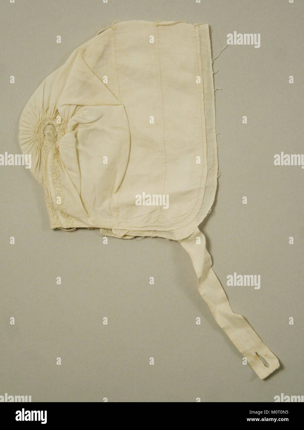 Die Mütze MET 09.68.609 S ist ein Objekt in der Sammlung des ...