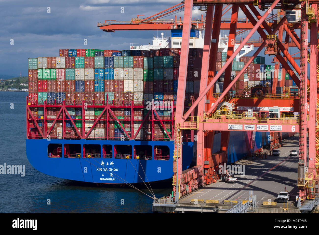 Vancouver port shipping containers -Fotos und -Bildmaterial in hoher ...