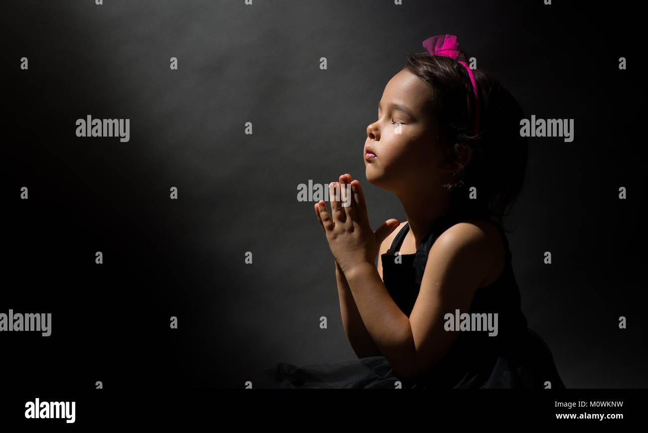 Beten kind -Fotos und -Bildmaterial in hoher Auflösung – Alamy