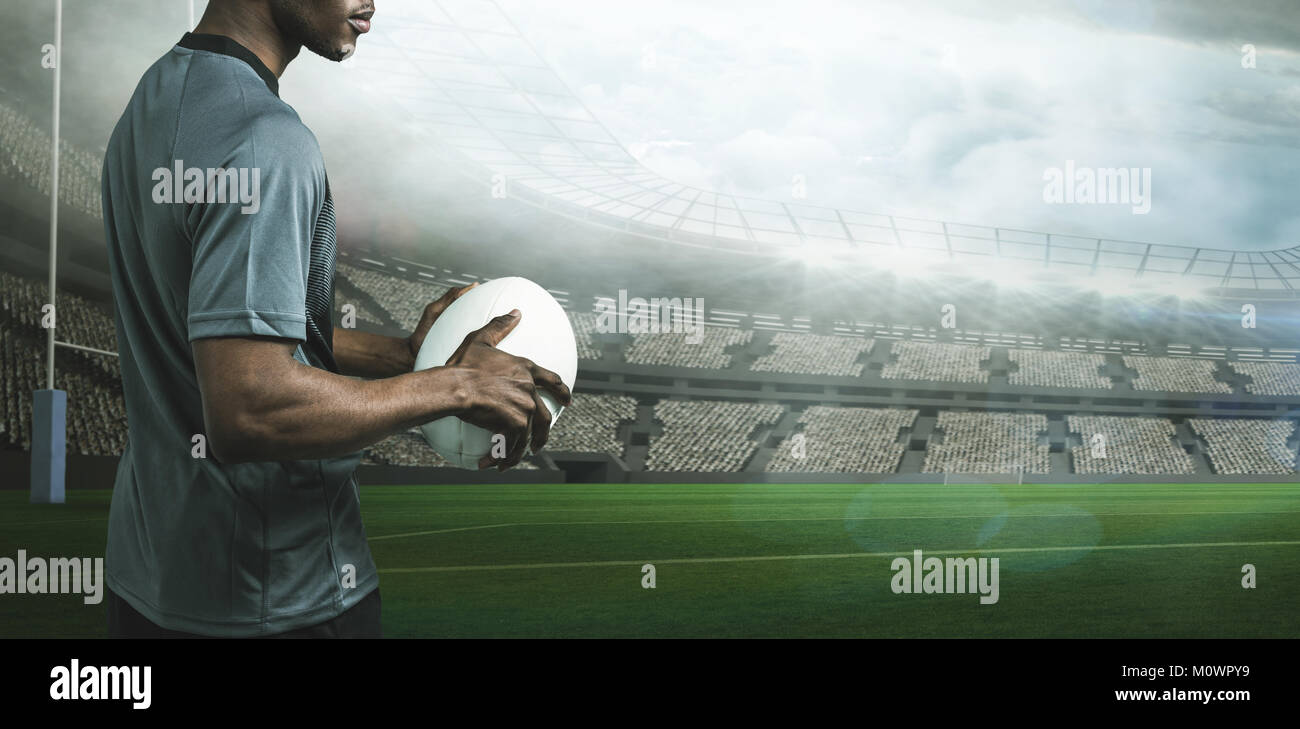 Das zusammengesetzte Bild im Sportsman Holding rugby ball ...