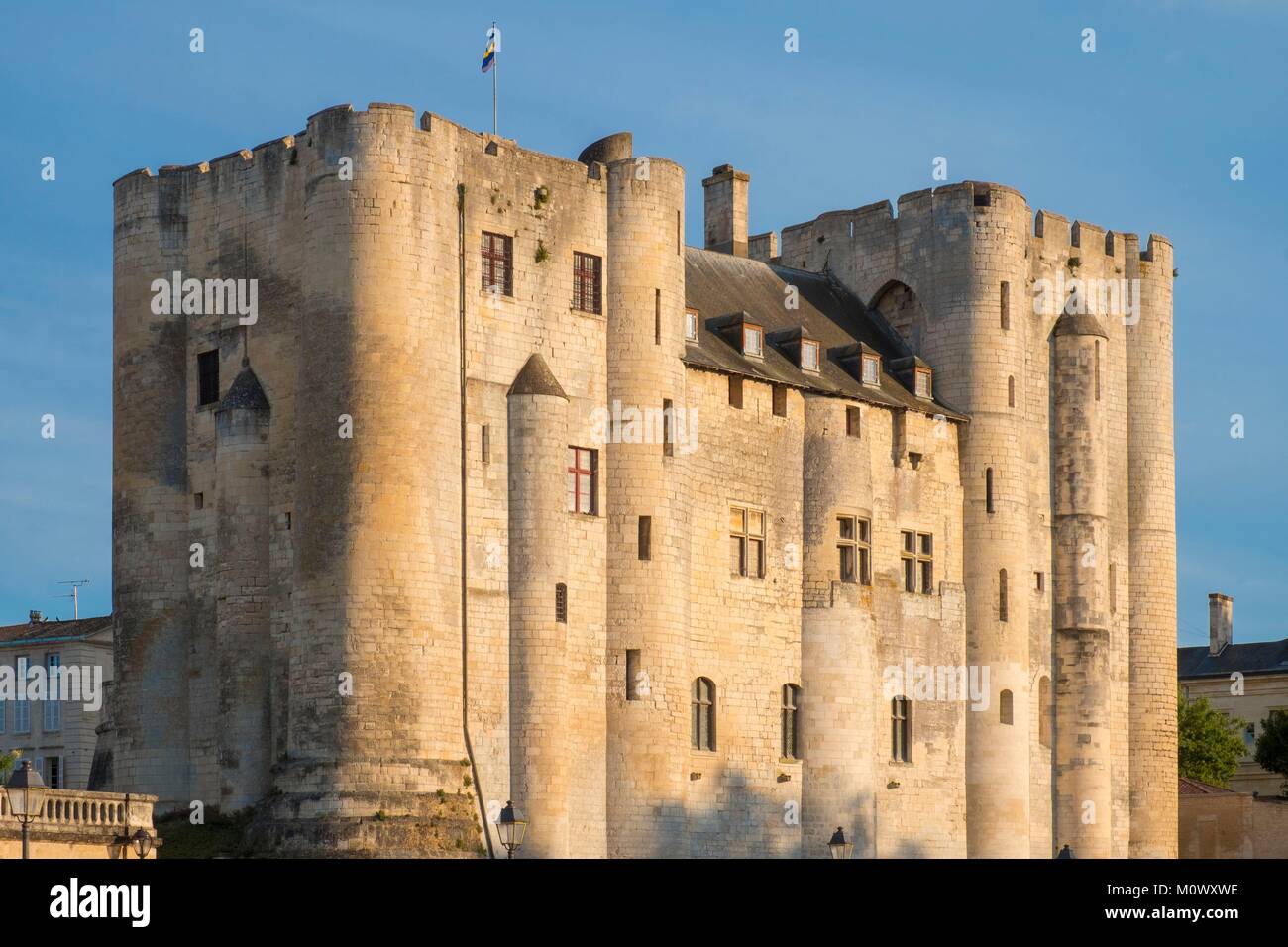 Kerker von niort -Fotos und -Bildmaterial in hoher Auflösung – Alamy