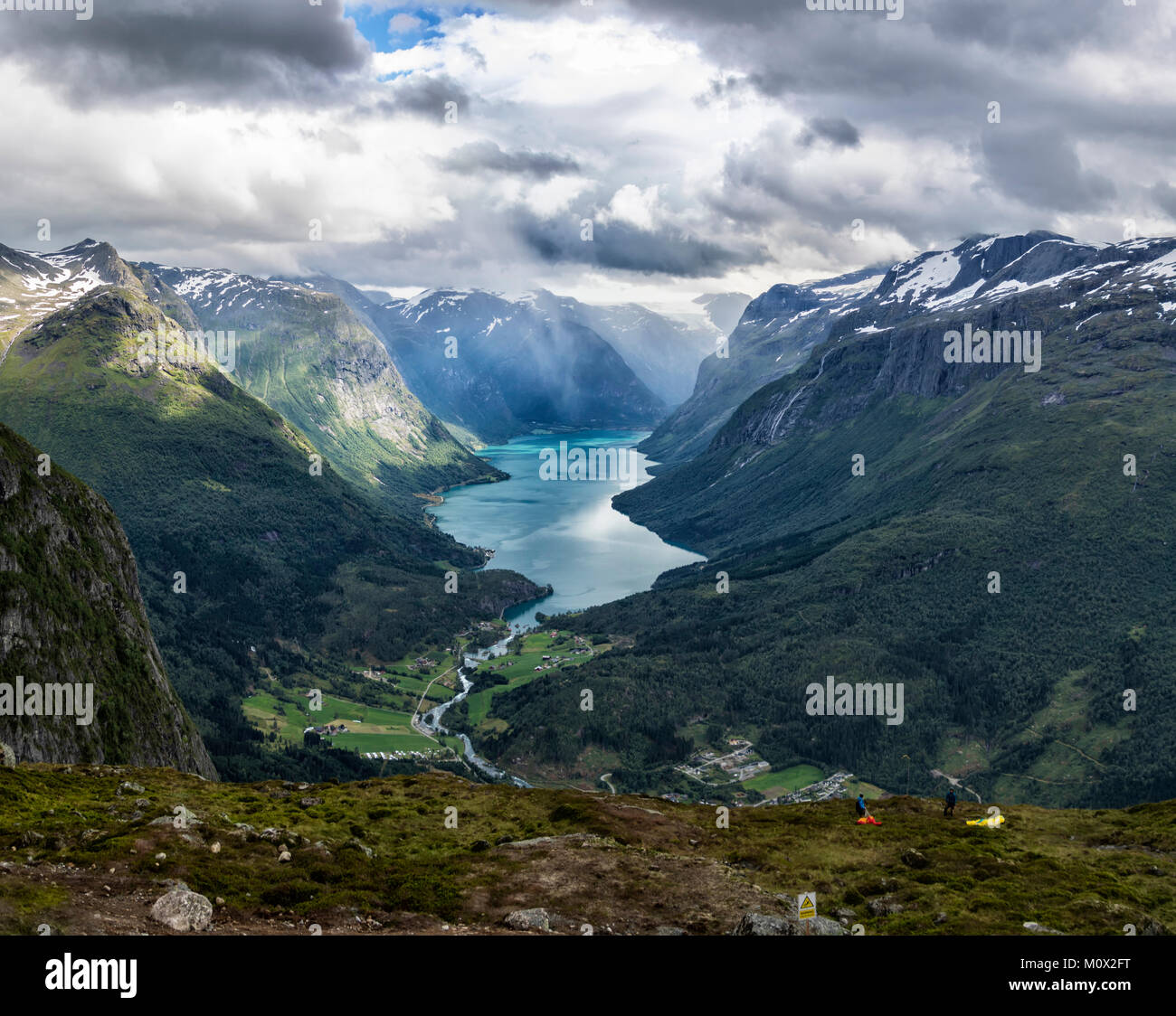 Lake loen fjord -Fotos und -Bildmaterial in hoher Auflösung – Alamy