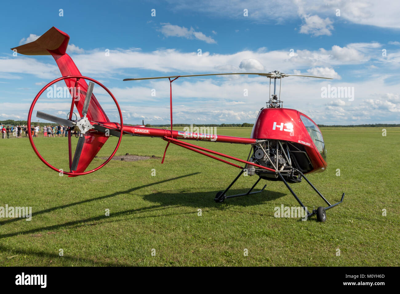 Kleiner hubschrauber -Fotos und -Bildmaterial in hoher Auflösung – Alamy