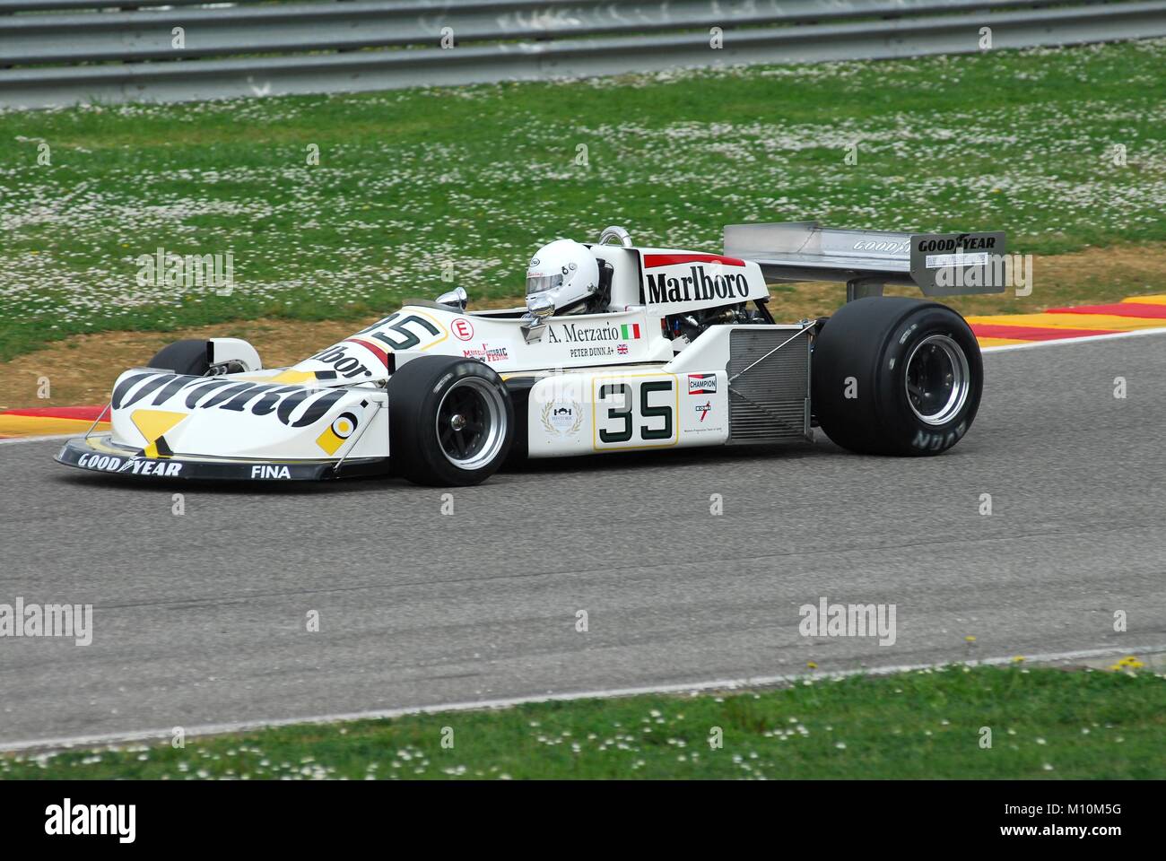 Mugello am 1. April 2007: Unbekannte laufen auf klassische F1-Wagen ...