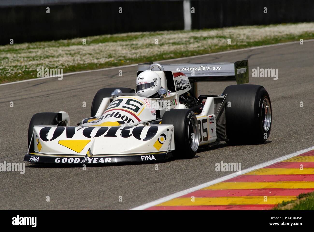 Mugello am 1. April 2007: Unbekannte laufen auf klassische F1-Wagen ...