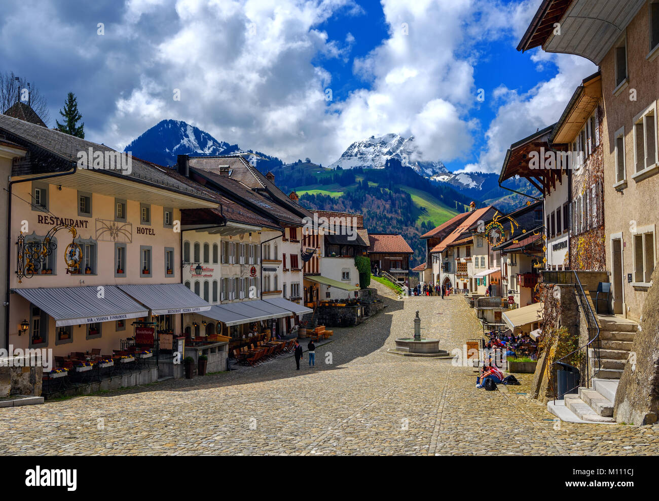 Bulle, Schweiz - 14 April: Die mittelalterliche Altstadt von Gruyeres ...