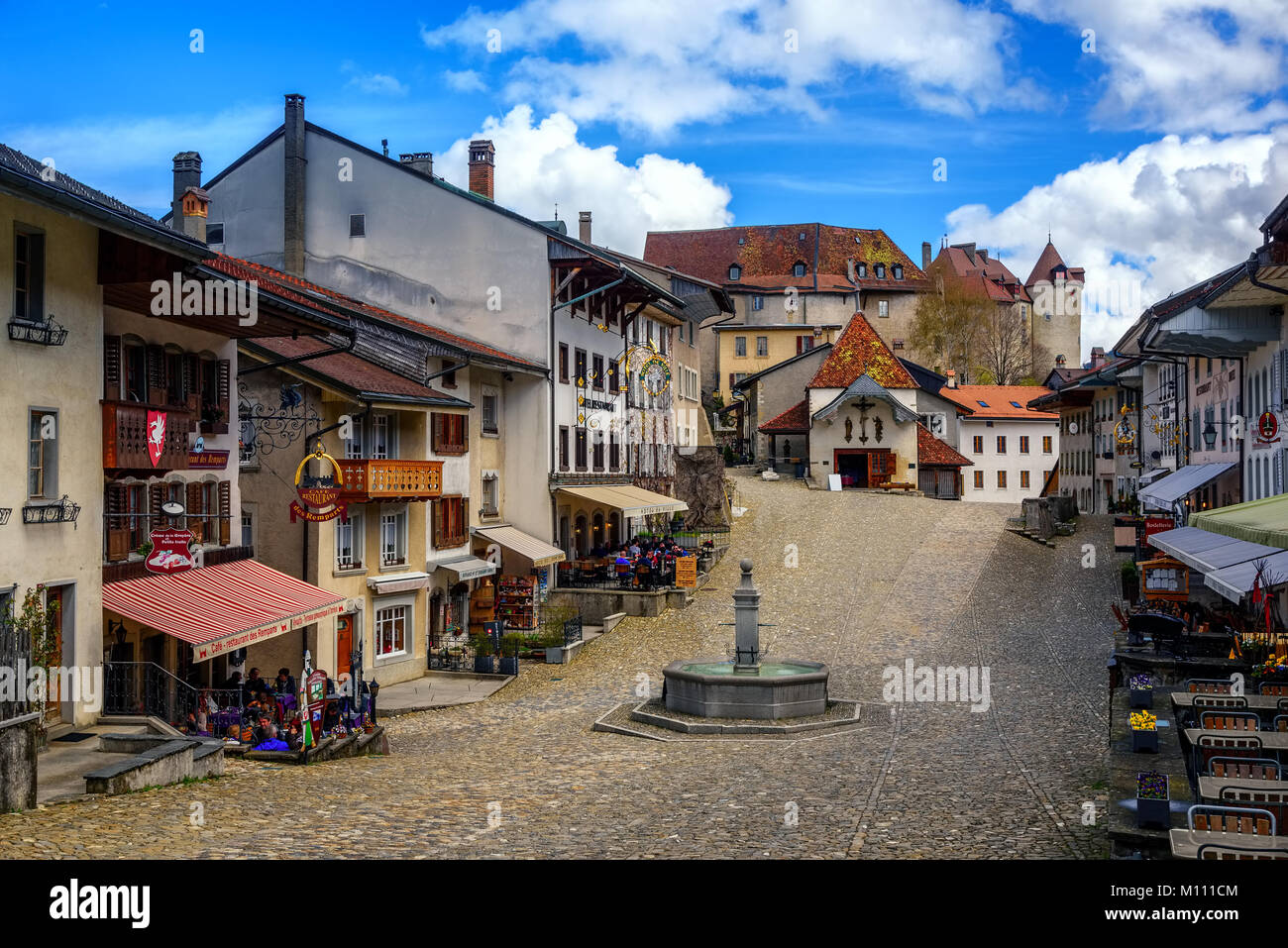 Bulle, Schweiz - 14 April: Die mittelalterliche Altstadt von Gruyeres ...