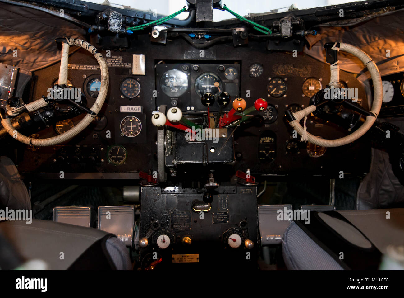 Cockpit instruments -Fotos und -Bildmaterial in hoher Auflösung – Alamy