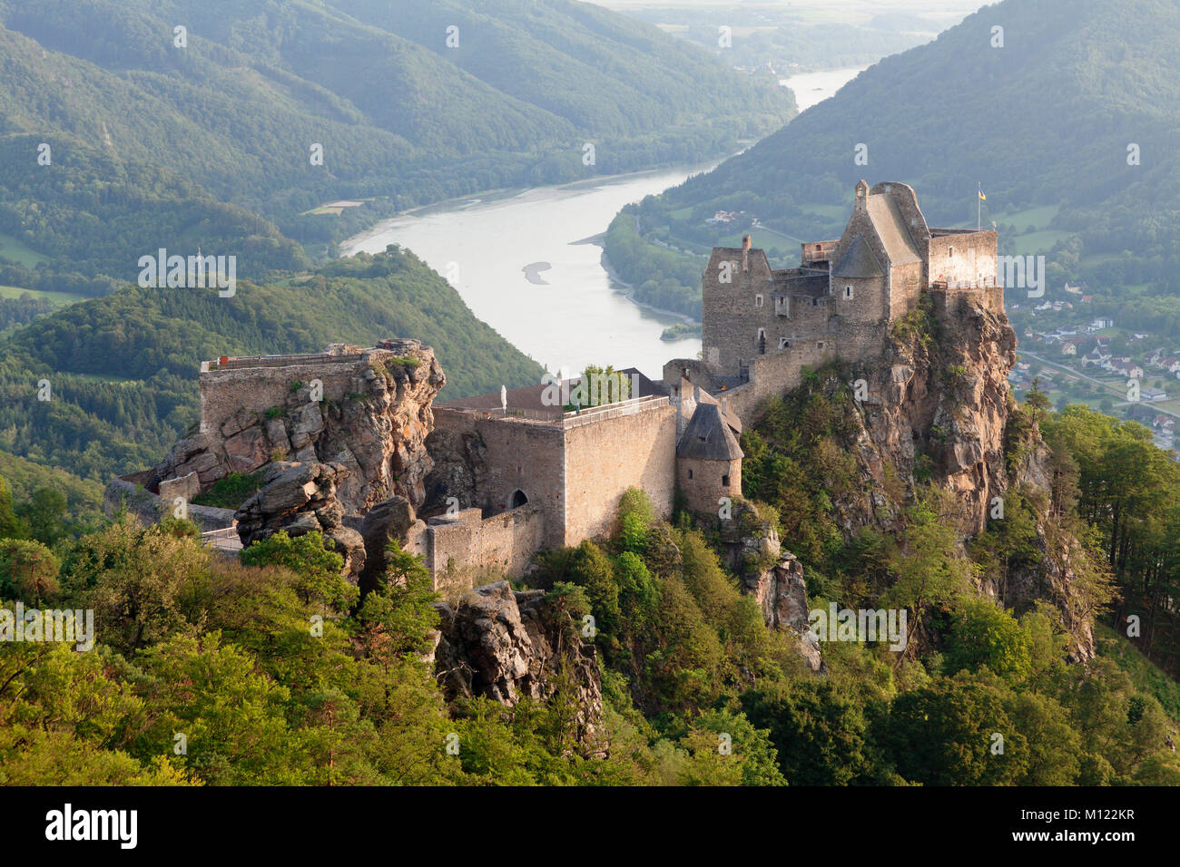 Ruine Aggstein Schloss im Abendlicht, Schönbühel-Aggstein, Wachau ...