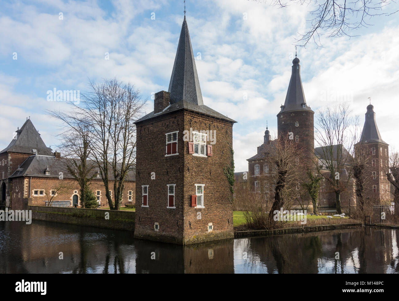 Schloss hoensbroek Kasteel Hoensbroek, watercastle im Süden der ...