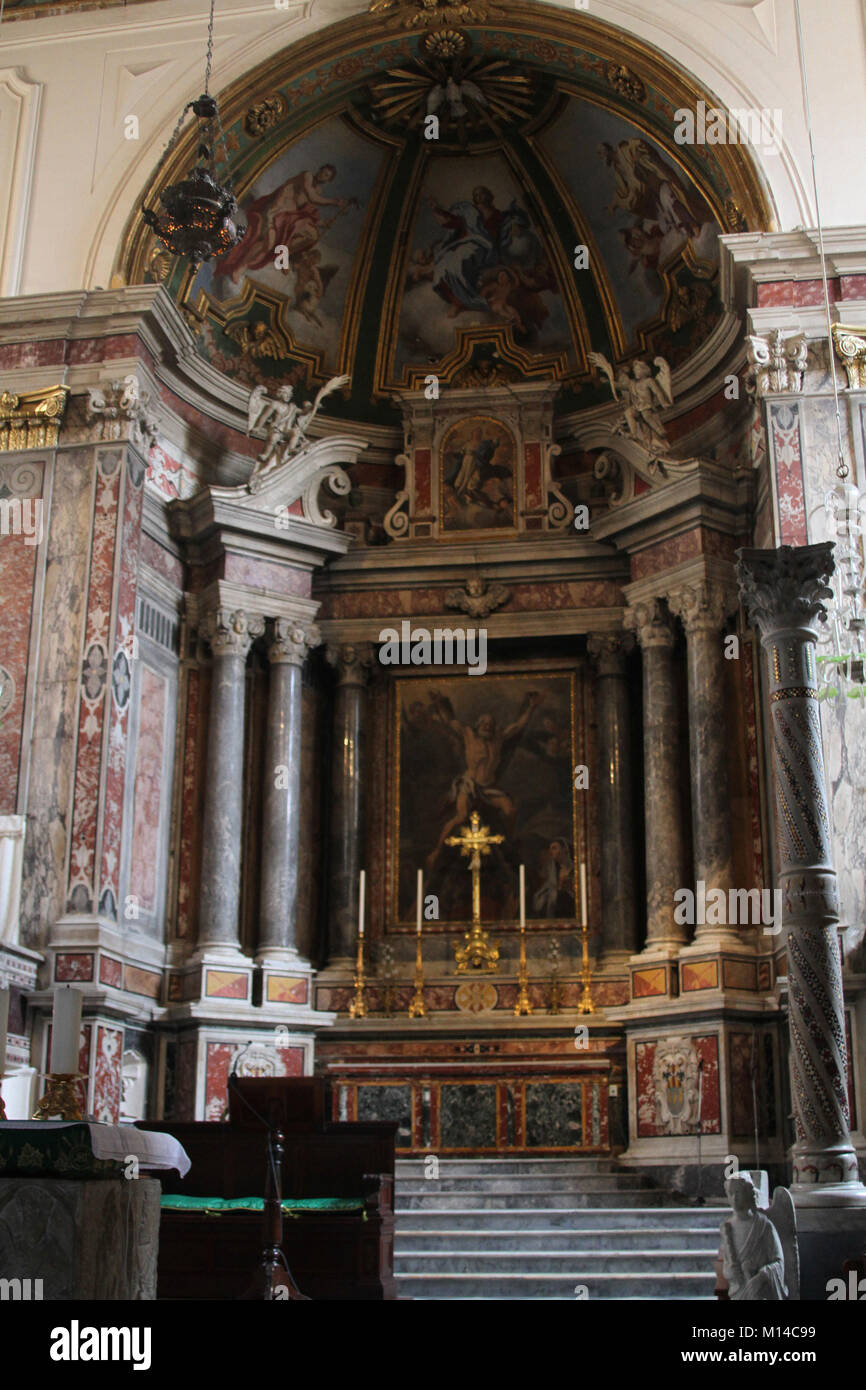 Altar und kreuz duomo Stockfotos und -bilder Kaufen - Alamy