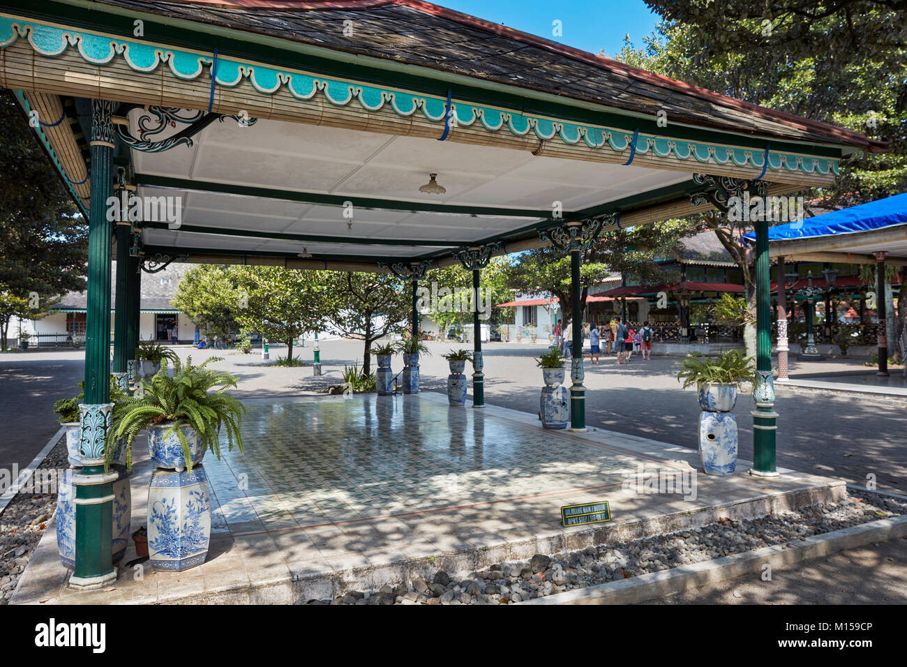 Pavillon im Innenhof des Kraton Yogyakarta (Keraton Ngayogyakarta ...