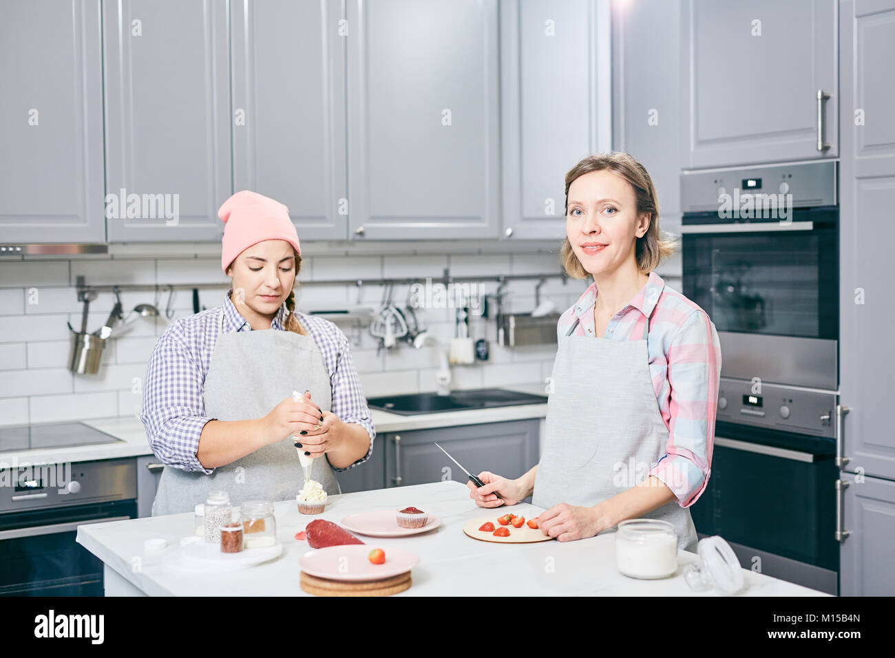 Konditoren pudding -Fotos und -Bildmaterial in hoher Auflösung – Alamy