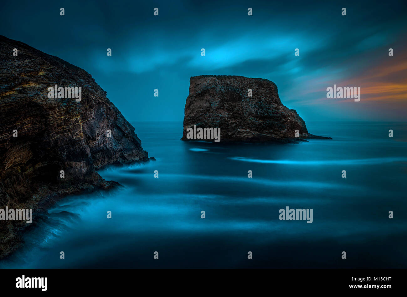 Wild und unentdeckte Strände und Klippen an der Westküste der Algarve ...