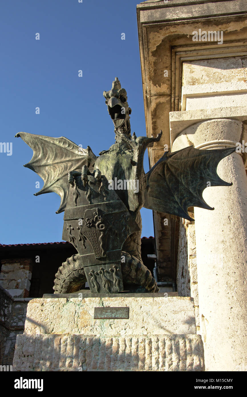 Bronze Skulptur eines mythischen Basilisken Monster mit weiten Flügeln ...