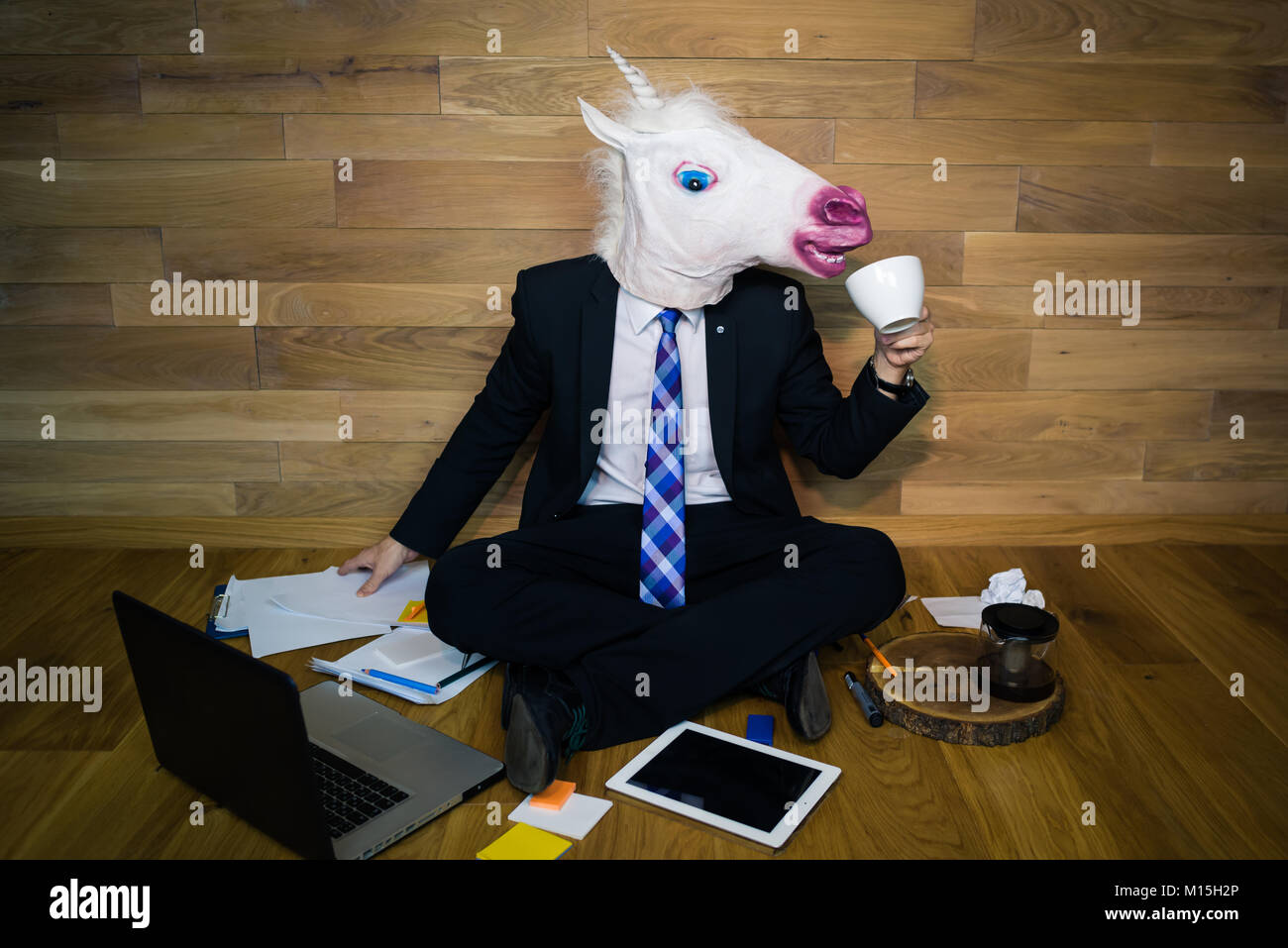 Lustiger anzug -Fotos und -Bildmaterial in hoher Auflösung – Alamy