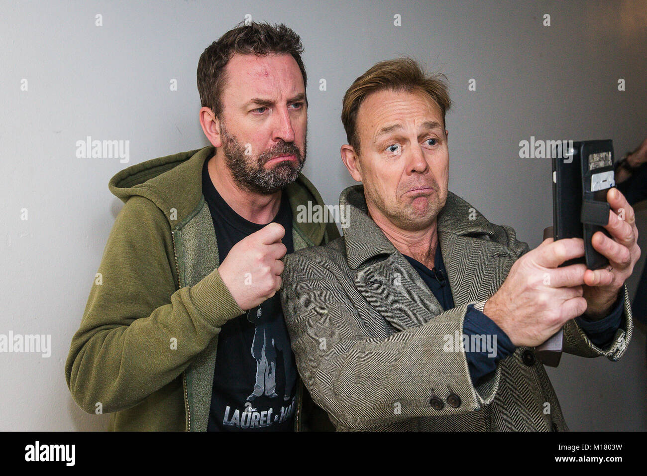 Jason donovan -Fotos und -Bildmaterial in hoher Auflösung – Alamy