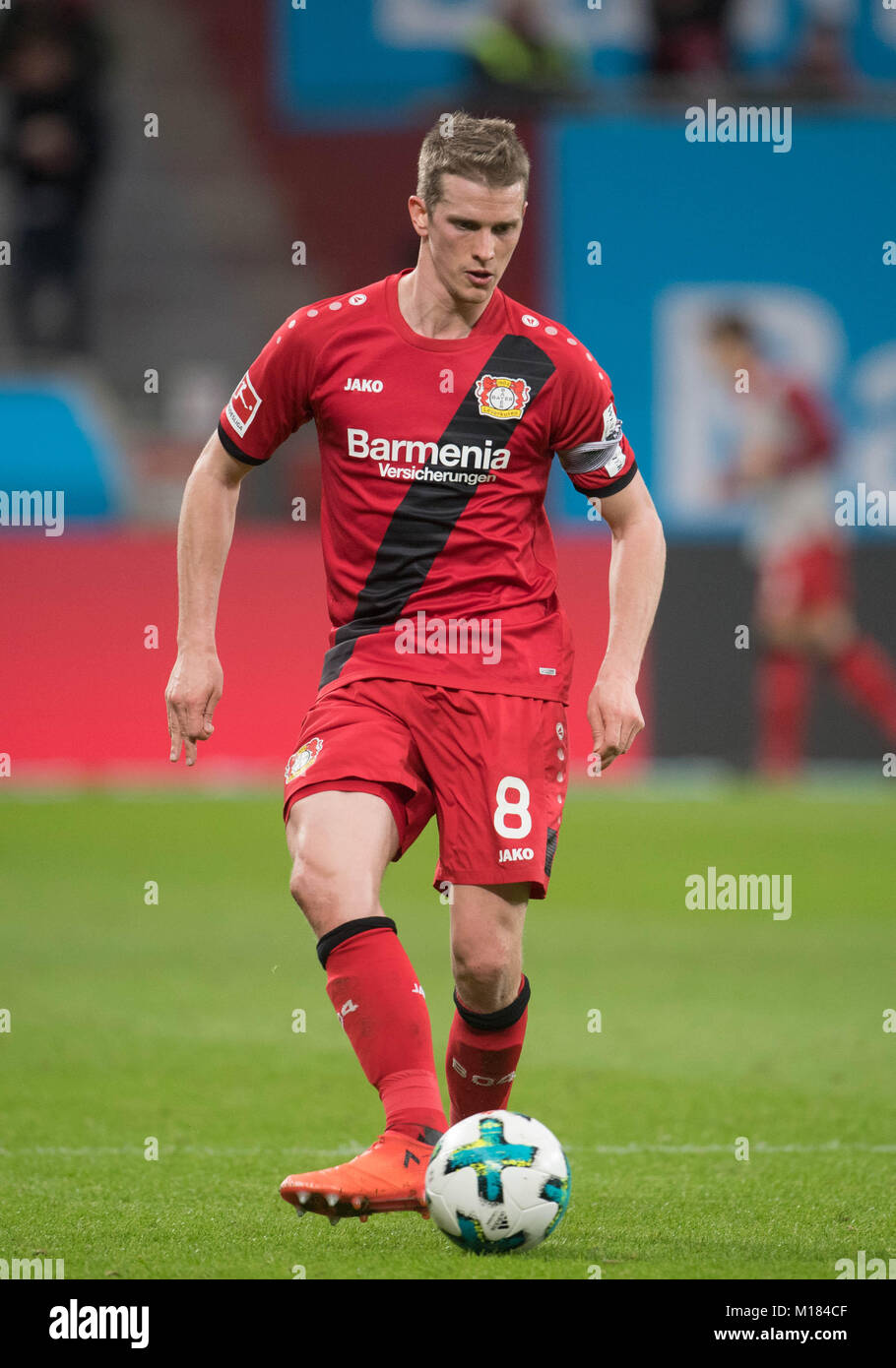 Leverkusen, Deutschland. 28 Jan, 2018. Der Leverkusener Lars Bender in ...