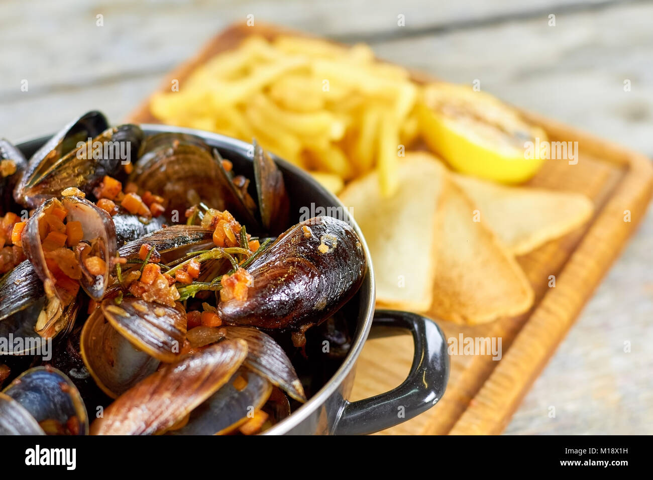 Muscheln pommes frites -Fotos und -Bildmaterial in hoher Auflösung – Alamy