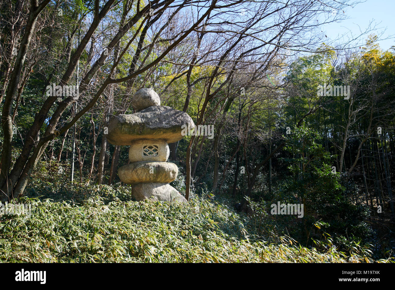 Japanese architecture lantern -Fotos und -Bildmaterial in hoher ...
