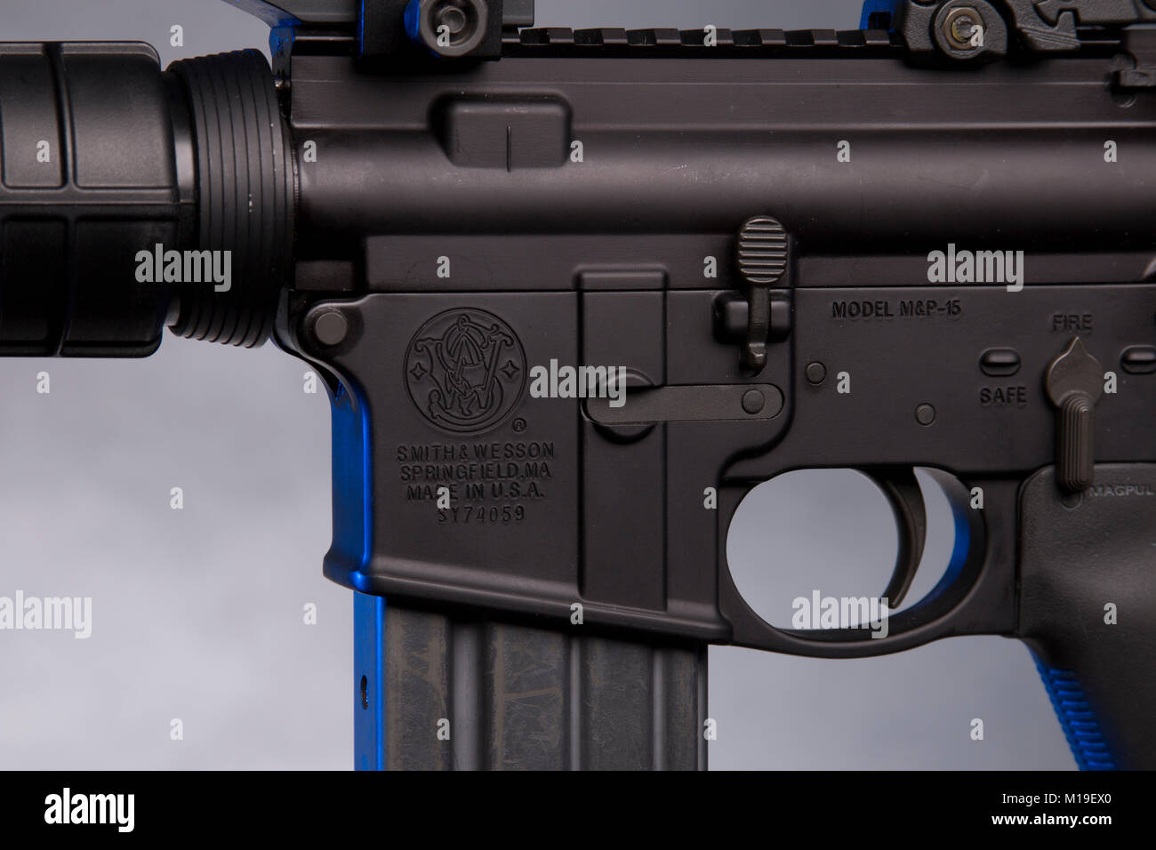 Smith und Wesson AR15 Gewehr Stockfotografie - Alamy