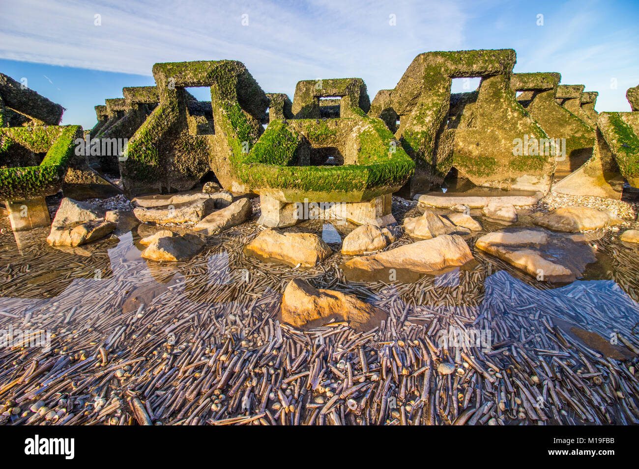 New brighton wave breakers -Fotos und -Bildmaterial in hoher Auflösung ...
