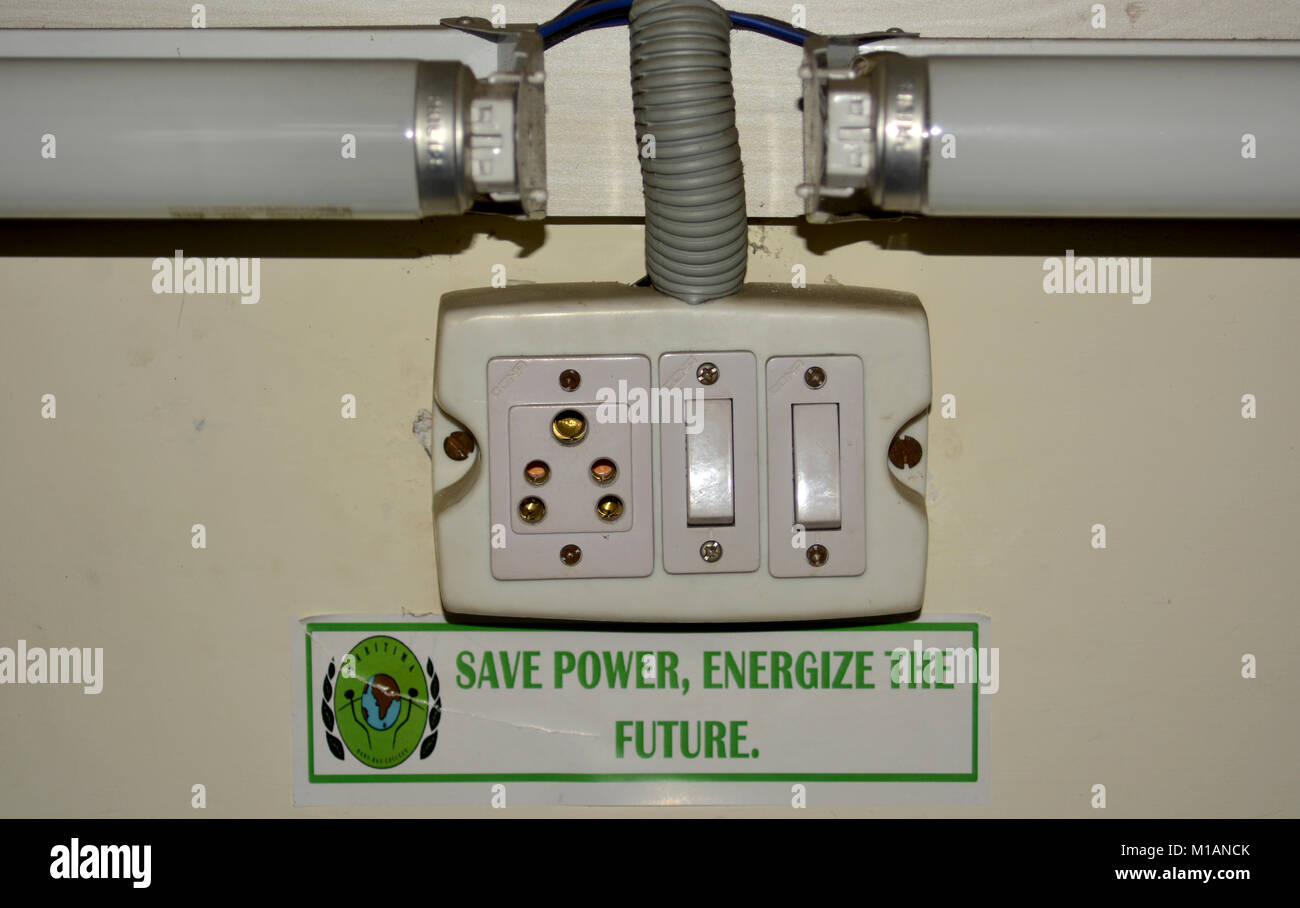 Sparen Sie Strom Schild Stockfotografie - Alamy