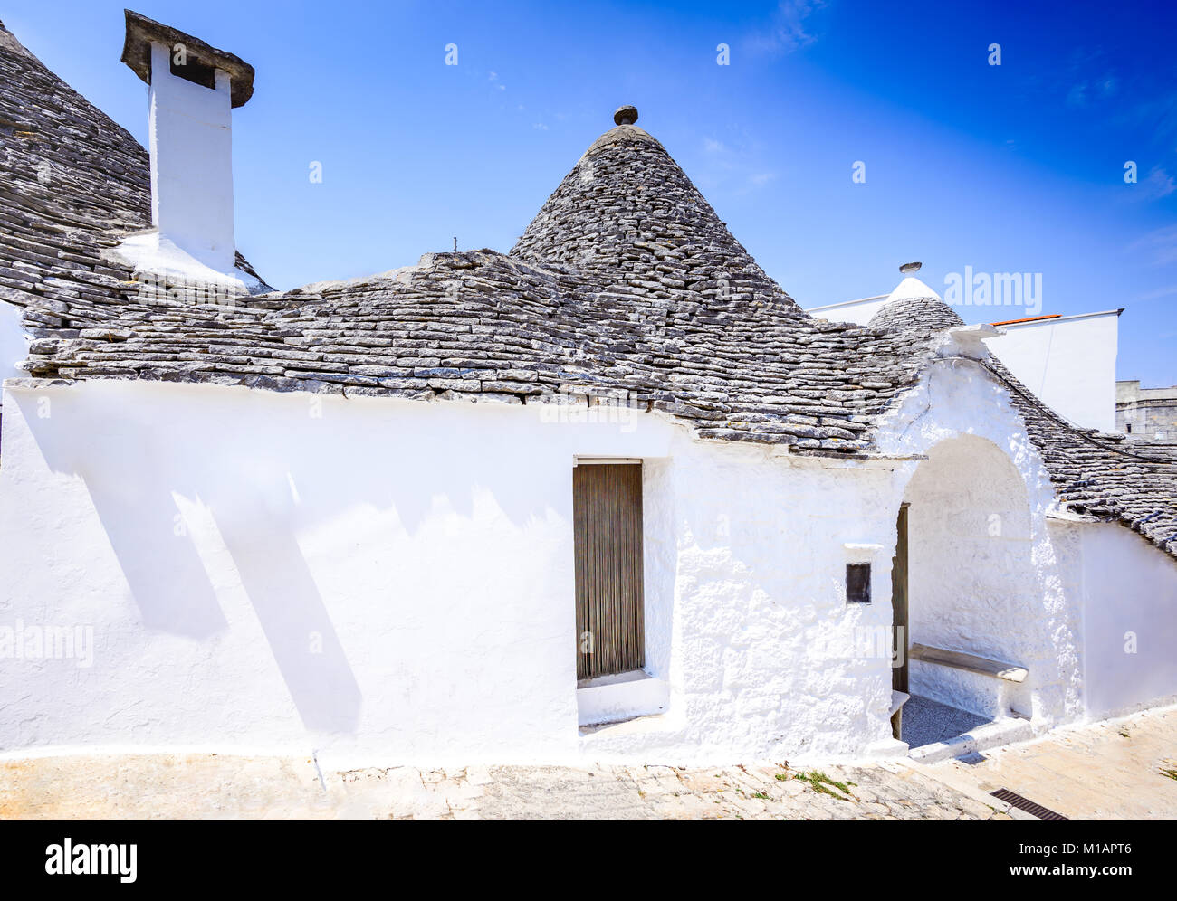 Alberobello, Italien, Apulien. Einzigartige Trulli mit konischen ...