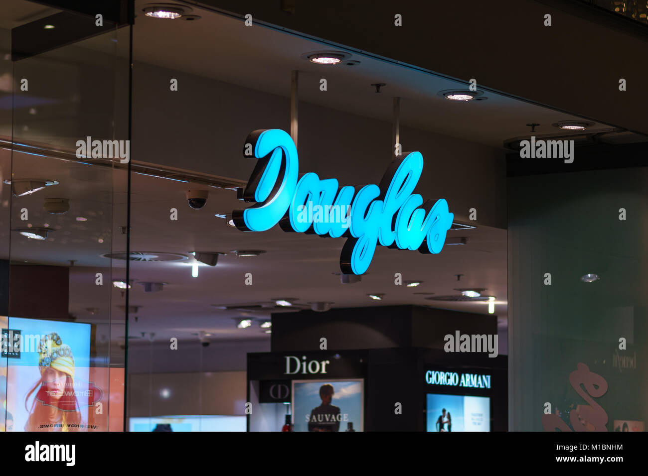 Douglas Logo im Einkaufszentrum Arkaden am Potsdamer Platz. Douglas ...