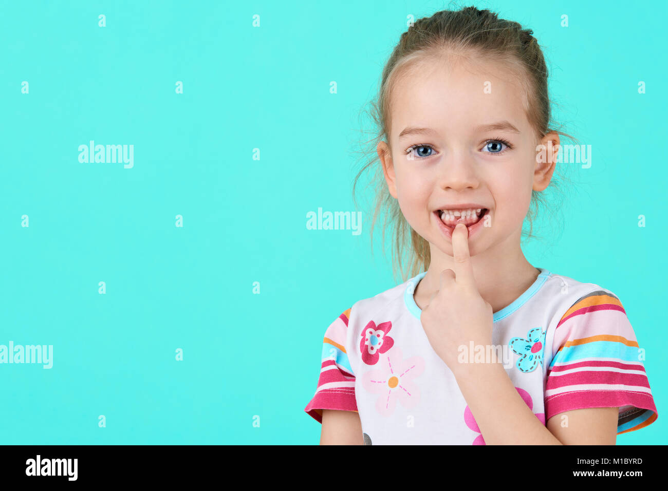 Baby zahn -Fotos und -Bildmaterial in hoher Auflösung – Alamy