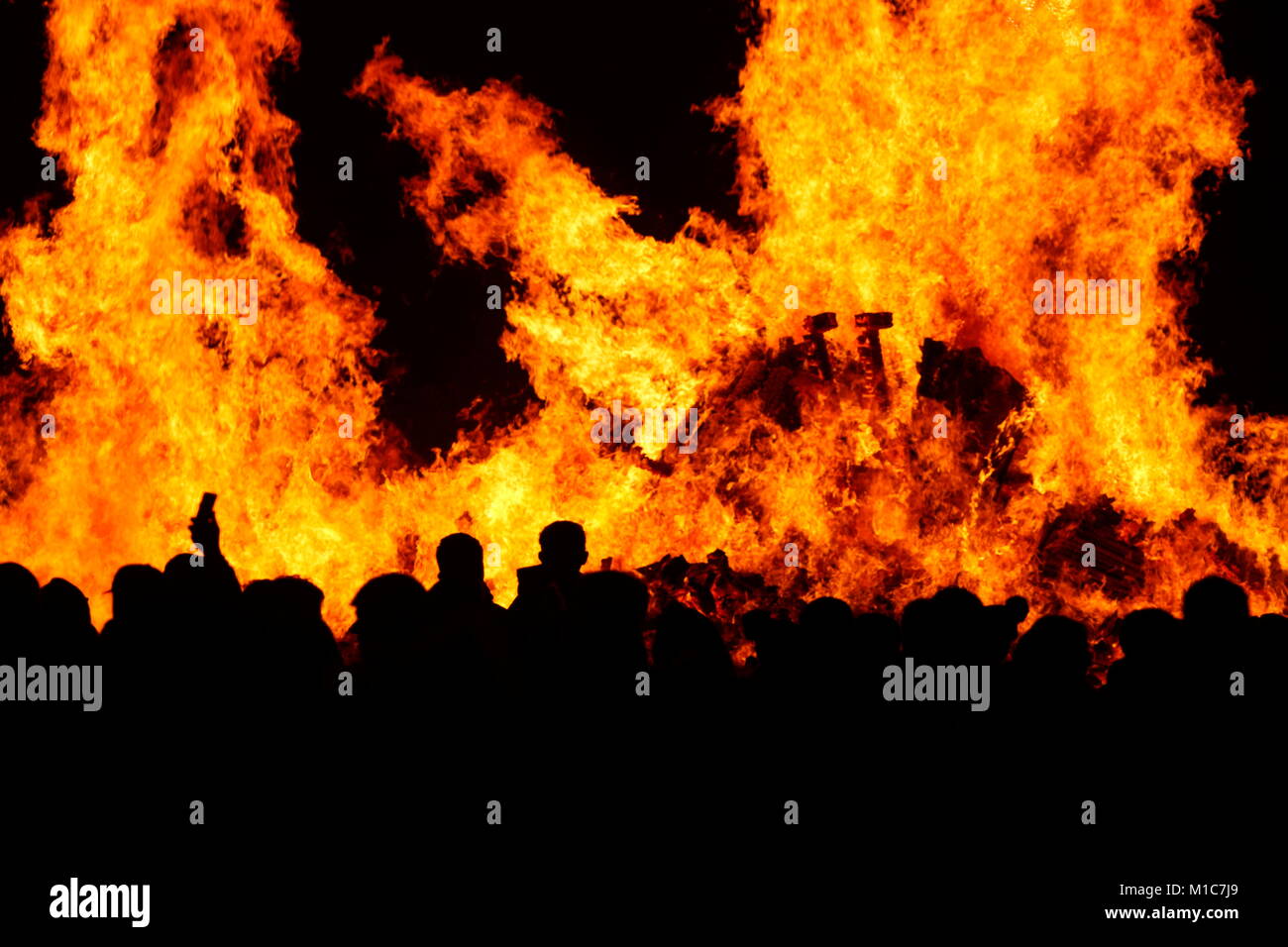 Leeds stadtrat lagerfeuer -Fotos und -Bildmaterial in hoher Auflösung ...