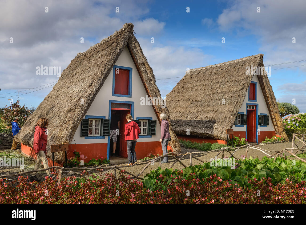 Straw houses -Fotos und -Bildmaterial in hoher Auflösung – Alamy