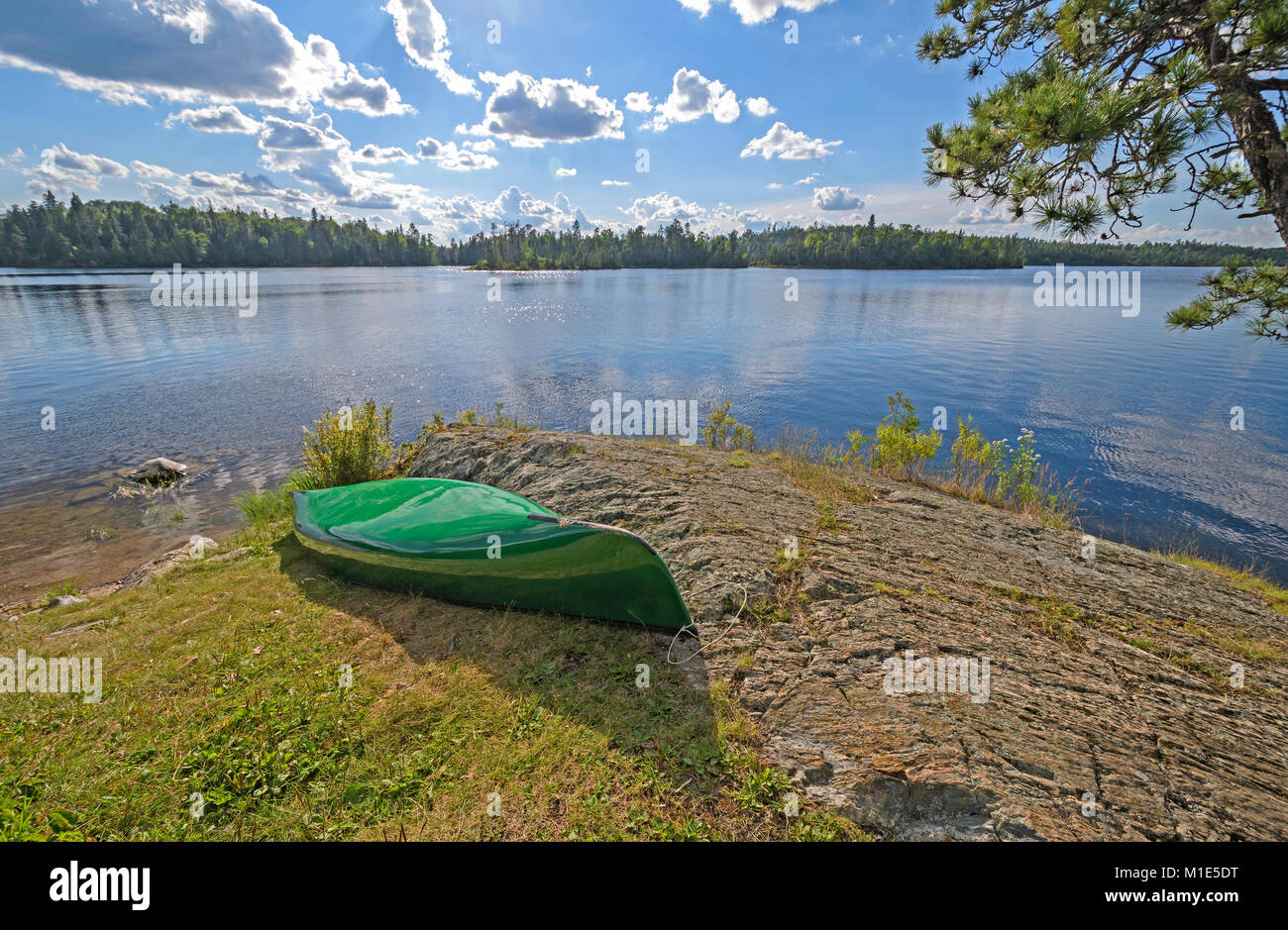 Am späten Nachmittag im Camp am See in Saganagons Quetico Provincial ...