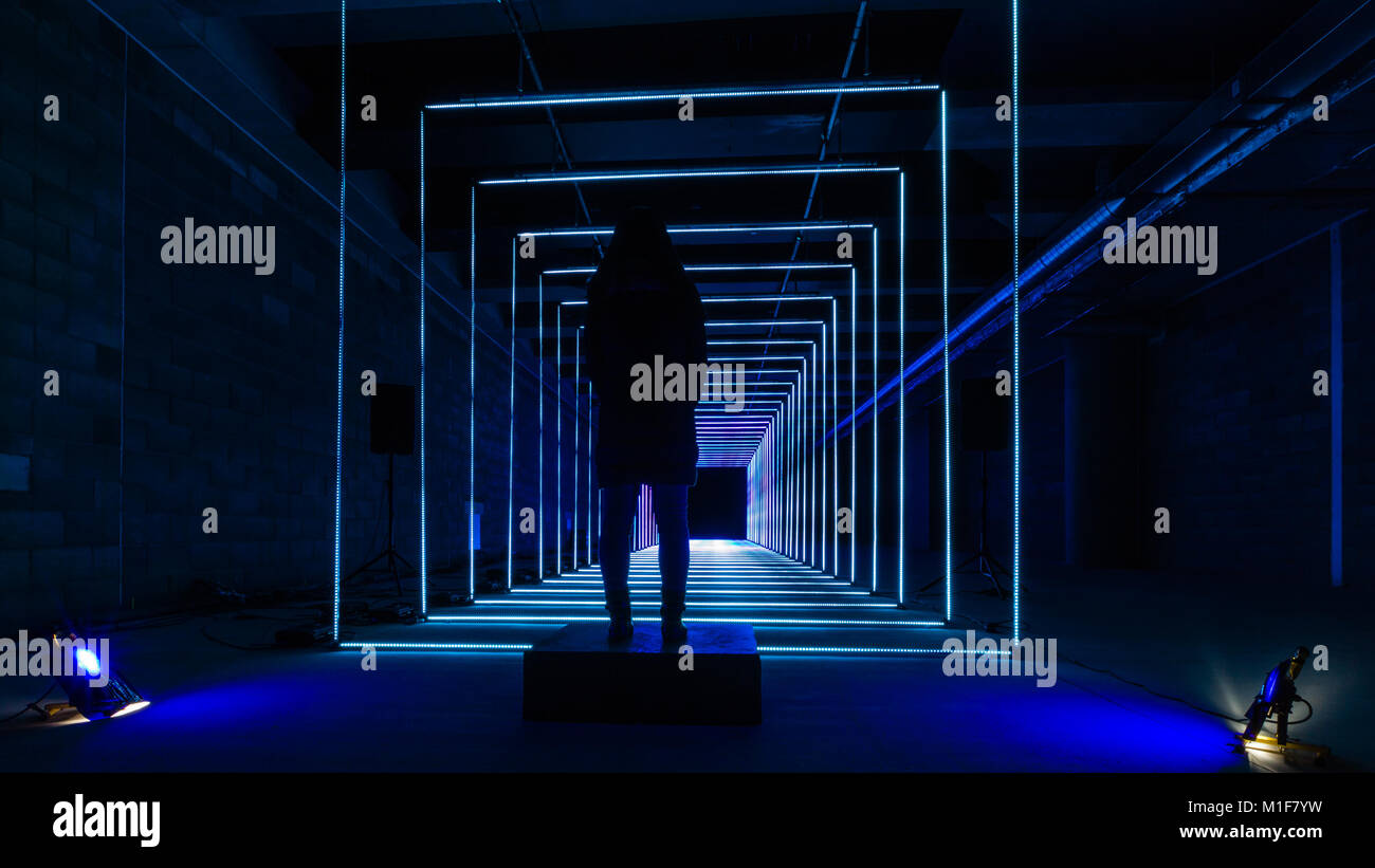 Installation von winterlichtbeleuchtung -Fotos und -Bildmaterial in ...