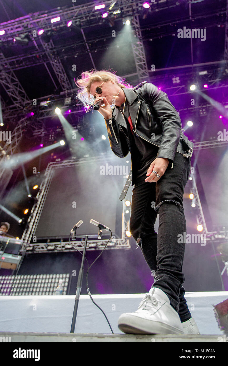 Conrad ignatius mario maximilian sewell -Fotos und -Bildmaterial in ...