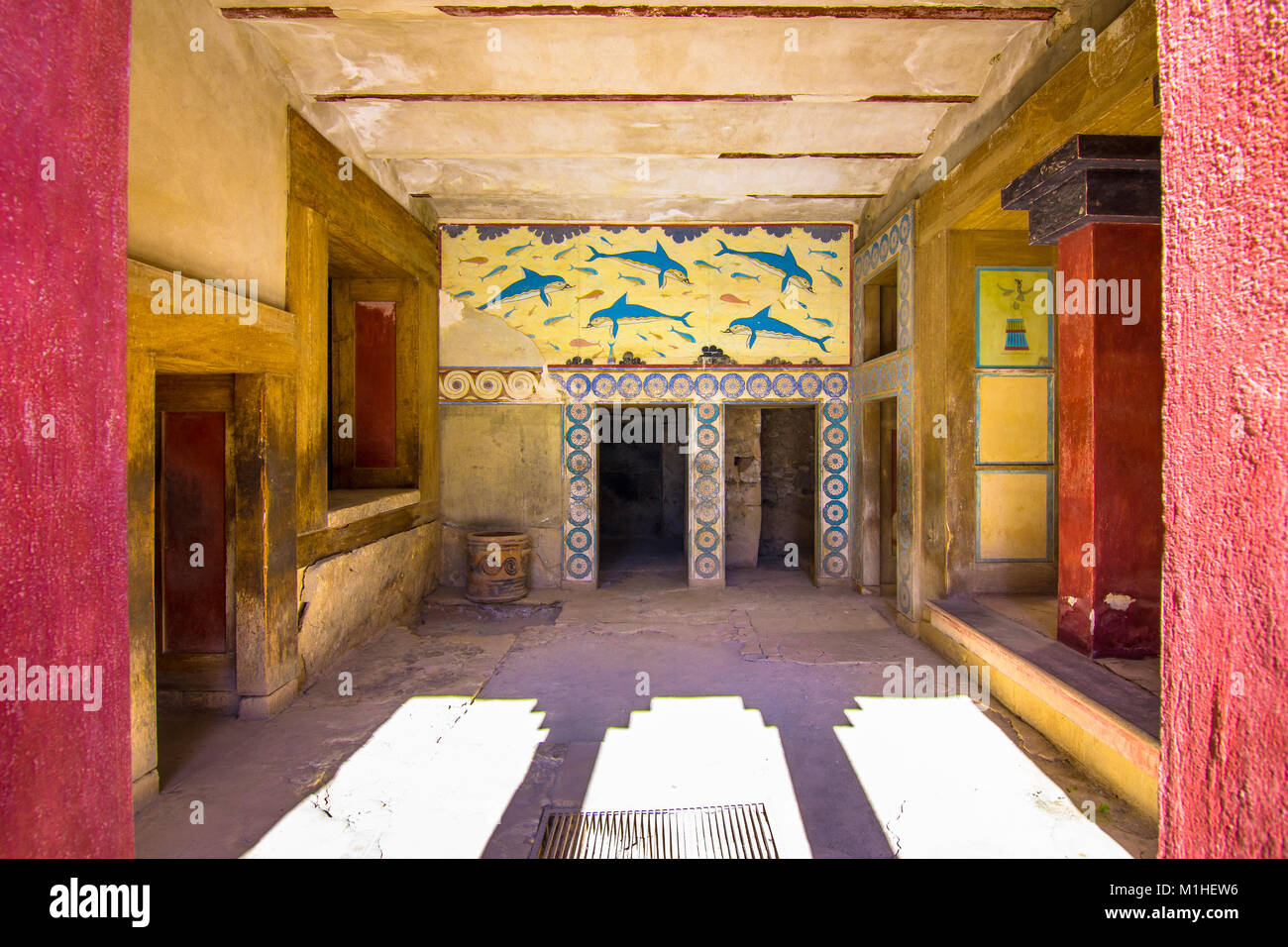 Alte Mauern von Knossos in der Nähe von Heraklion. Die Ruinen der ... Alte Mauern von Knossos in der Nähe von Heraklion. Die Ruinen der ...