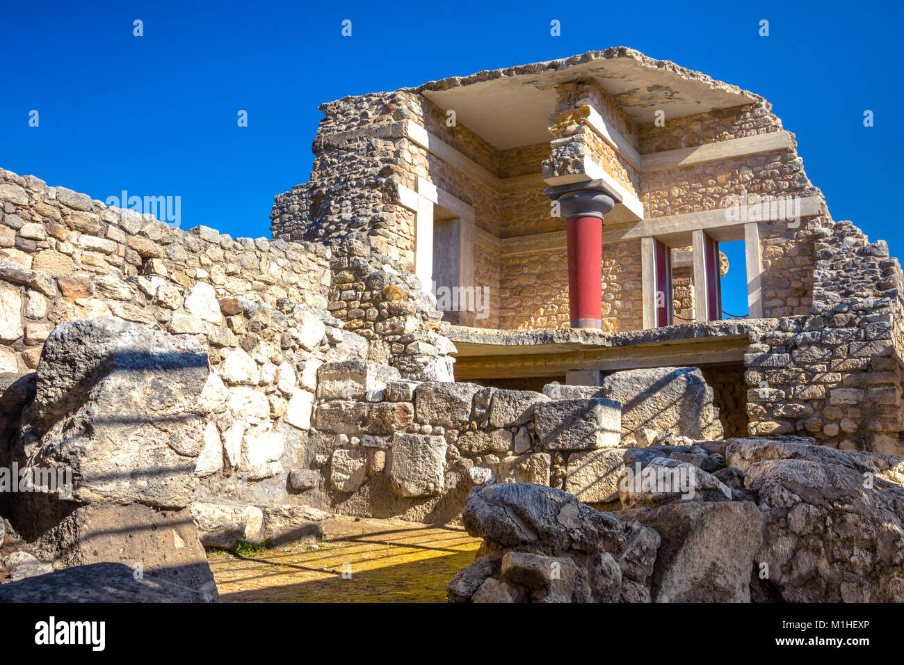 Alte Mauern von Knossos in der Nähe von Heraklion. Die Ruinen der ... Alte Mauern von Knossos in der Nähe von Heraklion. Die Ruinen der ...