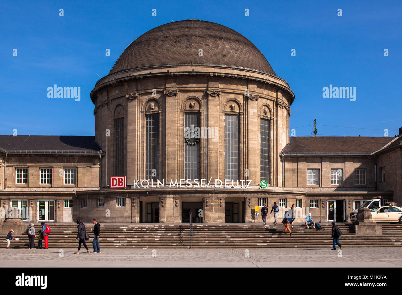 Deutschland, Köln, der Bahnhof Köln-Deutz. Deutschland, Koeln, der ...