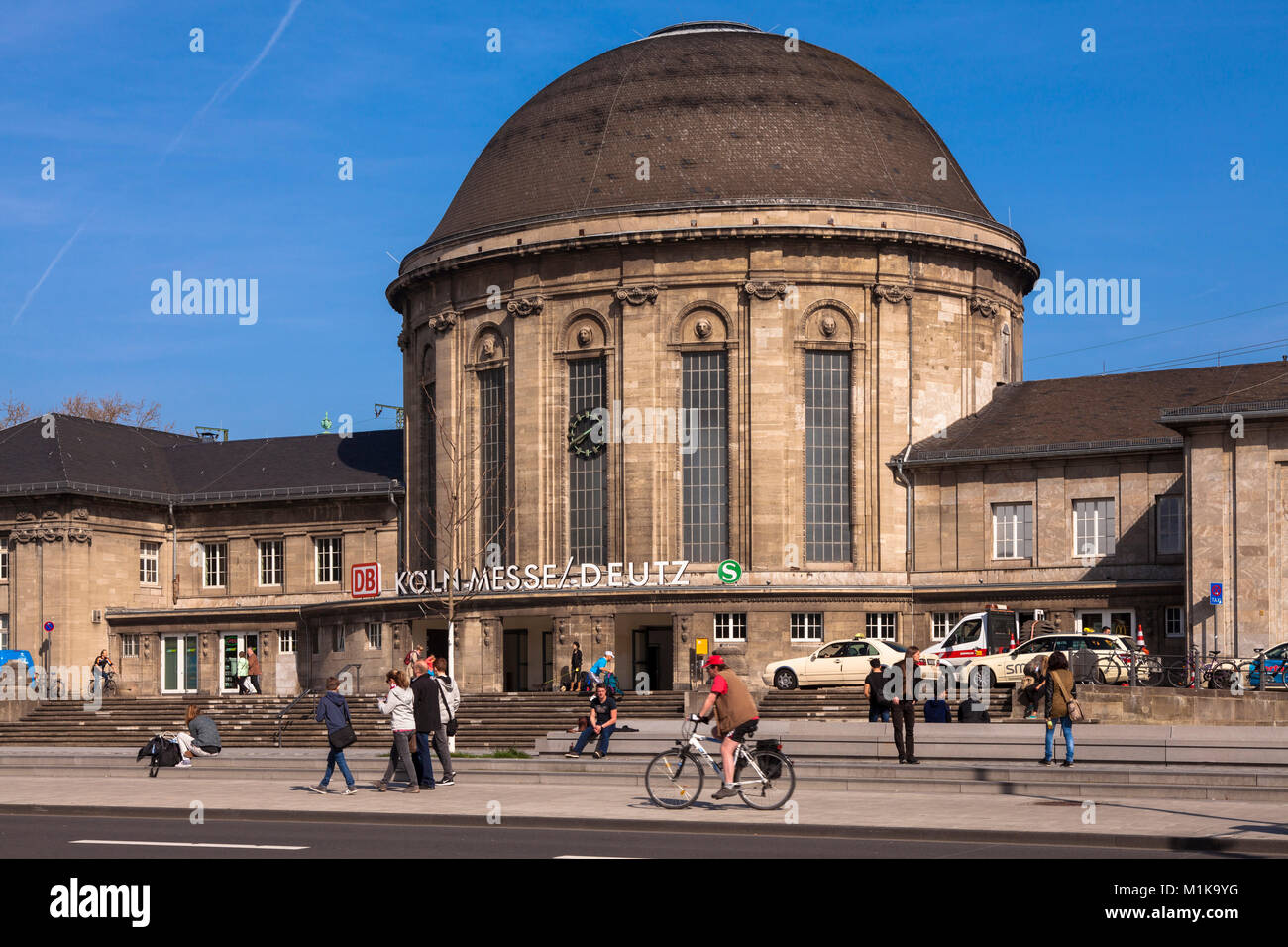 Deutschland, Köln, der Bahnhof Köln-Deutz. Deutschland, Koeln, der ...