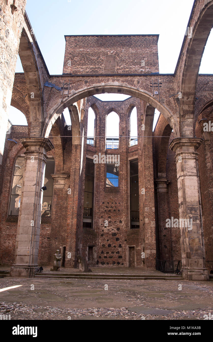 Deutschland, Köln, die Kirchenruine St. Alban im alten Teil der Stadt ...