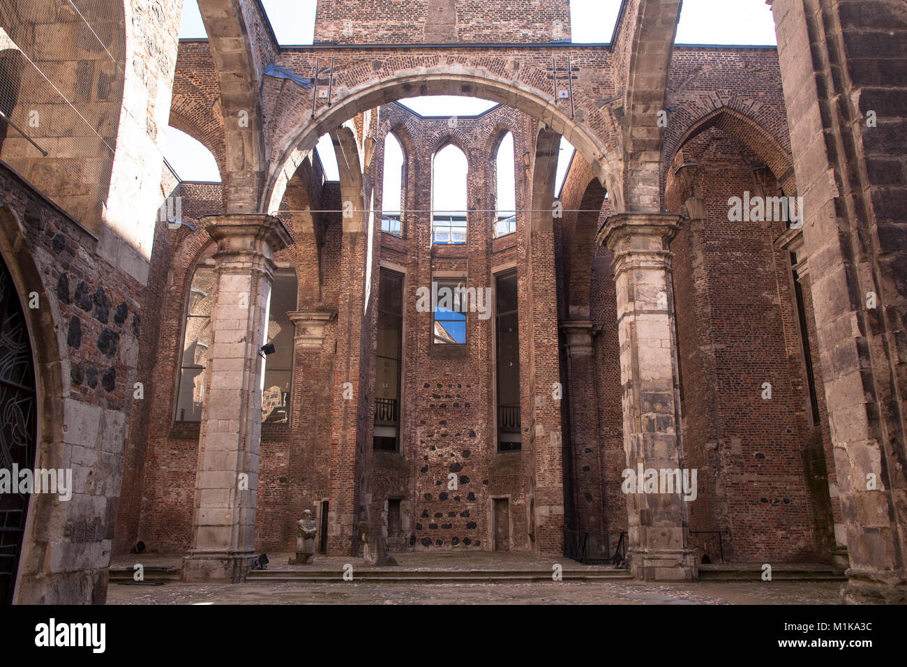 Alte st alban kirche -Fotos und -Bildmaterial in hoher Auflösung – Alamy