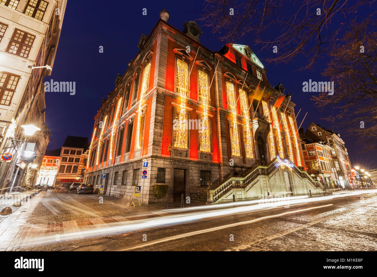 Liege City Hall bei Nacht. Lüttich, Wallonien, Belgien Stockfotografie ...