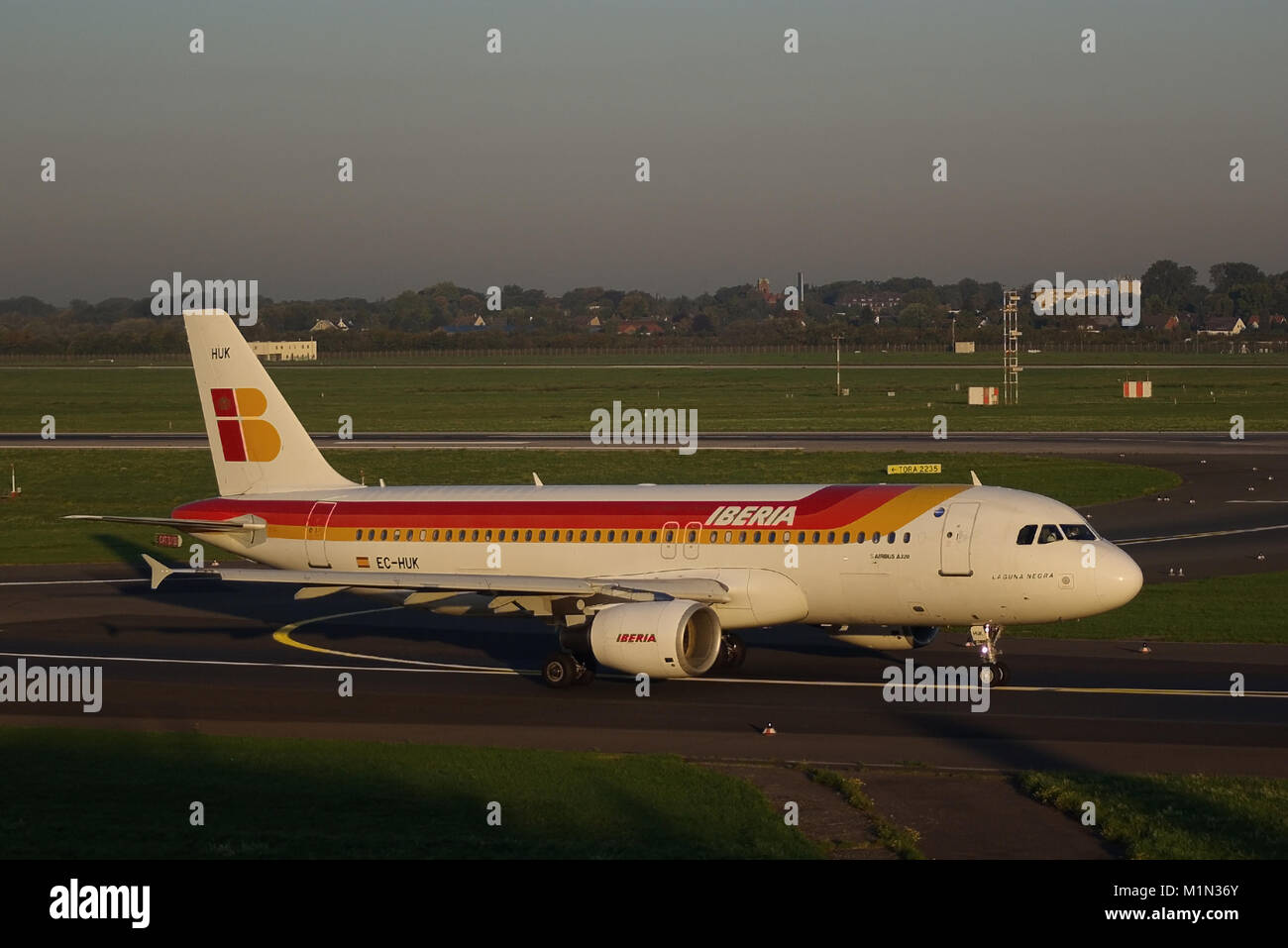 Iberia a320 rollen -Fotos und -Bildmaterial in hoher Auflösung – Alamy
