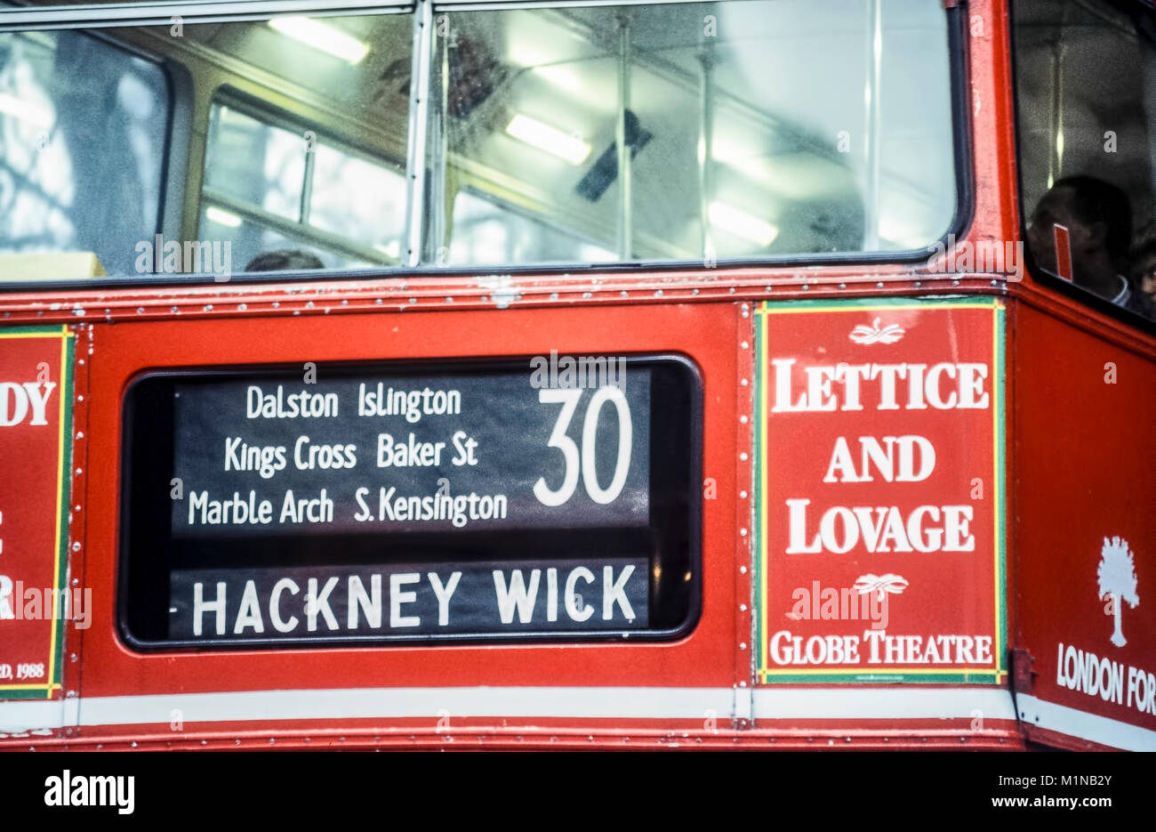 Number 30 bus -Fotos und -Bildmaterial in hoher Auflösung – Alamy