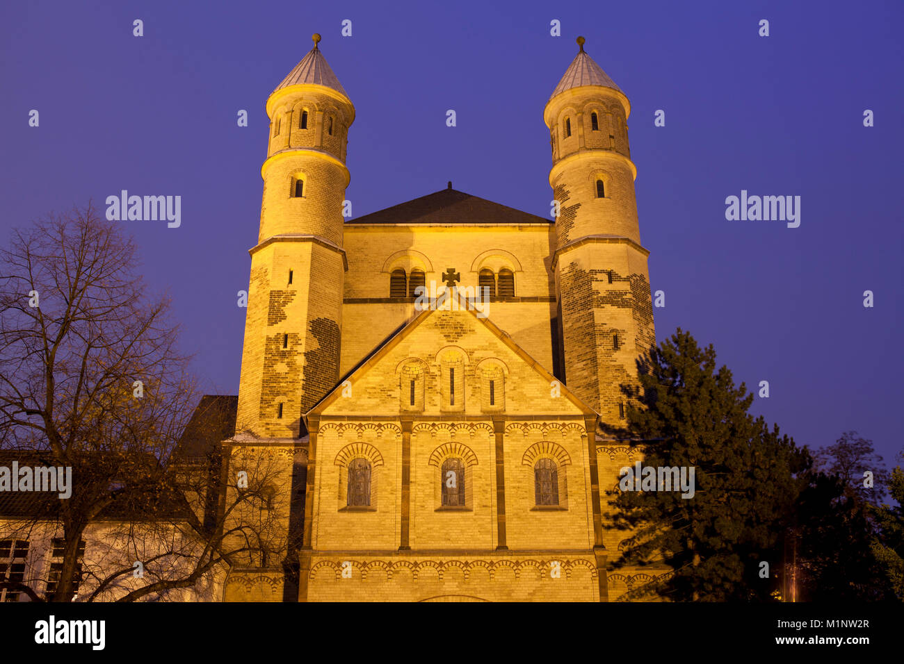 Deutschland, Köln, die romanische Kirche St. Pantaleon. Deutschland ...