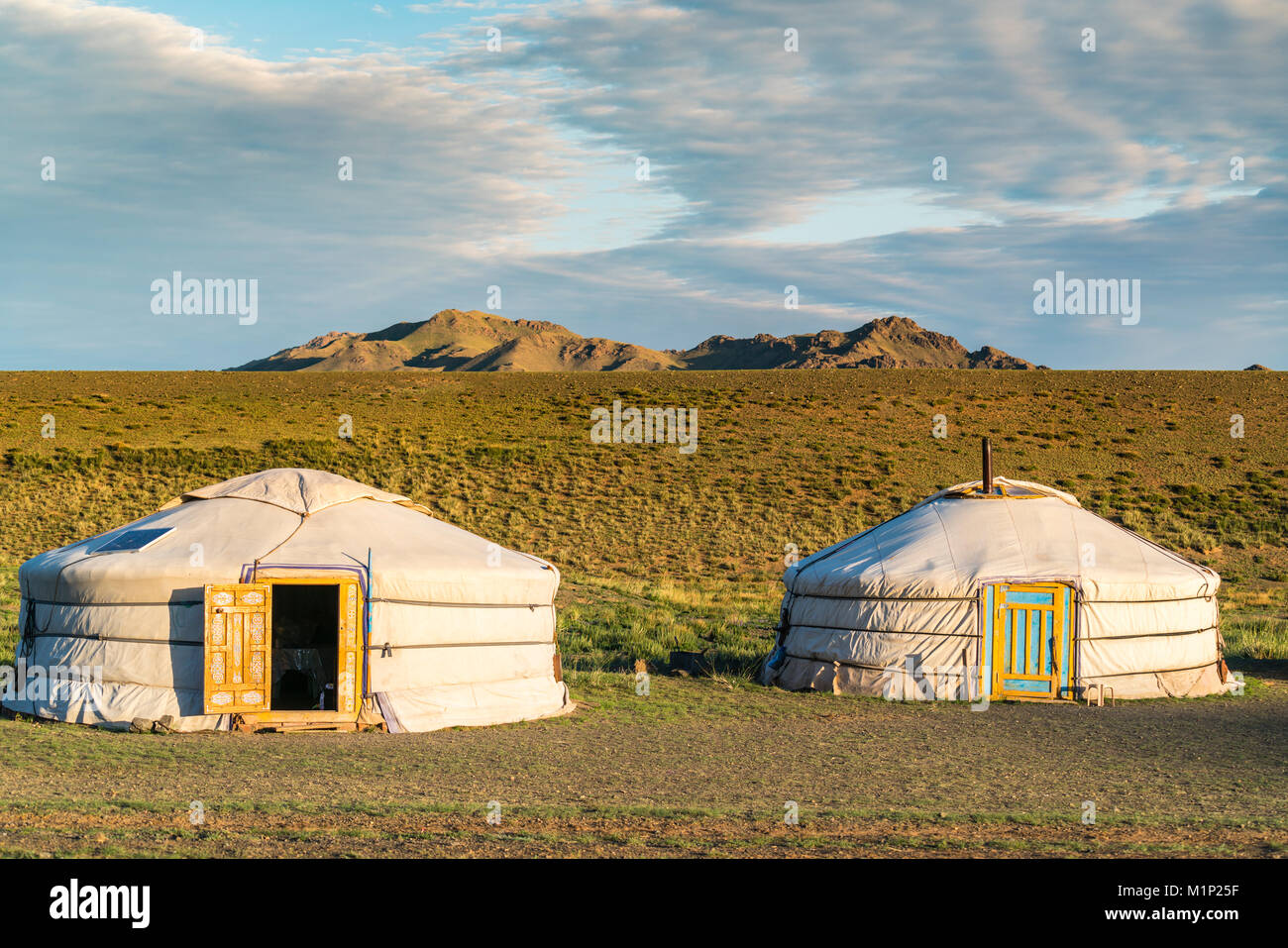 Mongolischer traditioneller nomadischer gers bayandalai bezirk -Fotos und -Bildmaterial in hoher ...