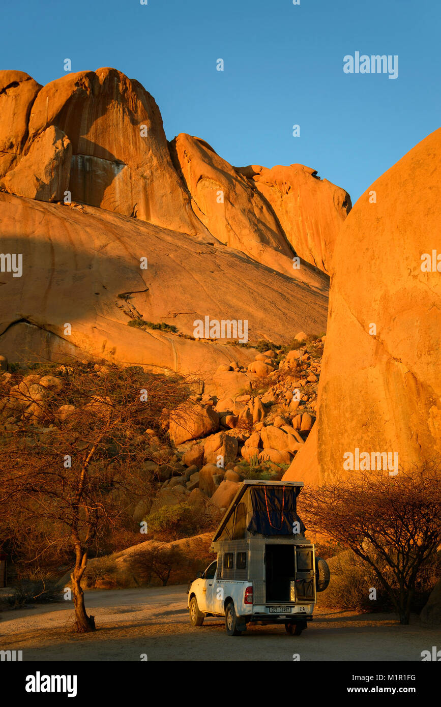 4wd camping camper -Fotos und -Bildmaterial in hoher Auflösung – Alamy